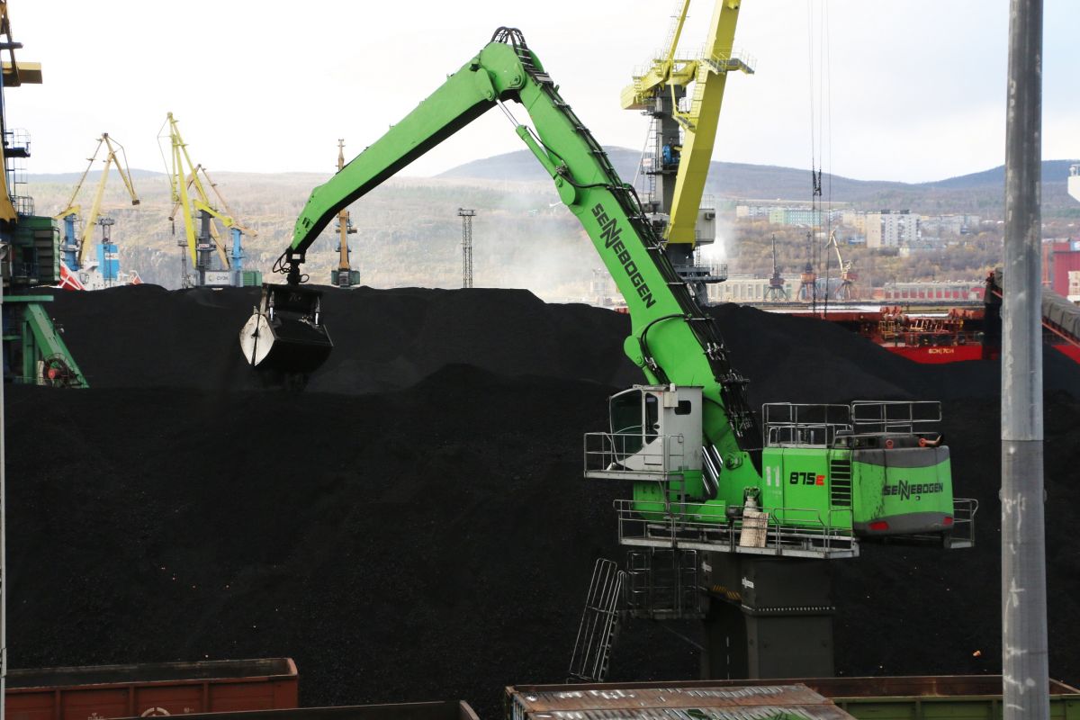 SENNEBOGEN 875 Crawler Portal Keeps Coal Flowing At Historic Arctic ...
