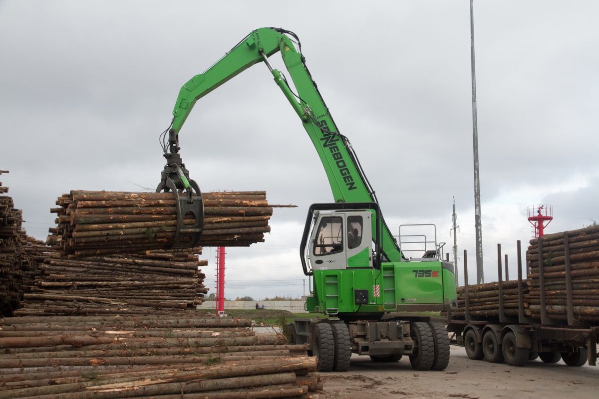 SENNEBOGEN Material Handlers Team Up To Support Russia’s Newest Wood ...